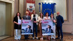 Forlì si tinge di rosa, in piazza Saffi arriva Rocco Hunt