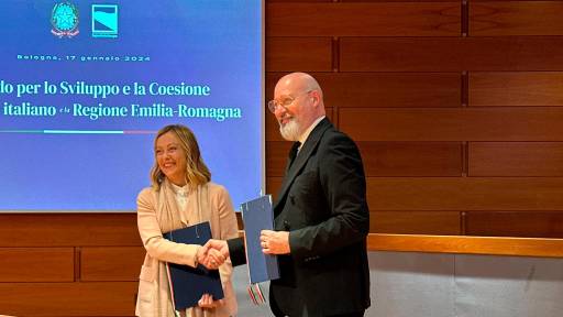 Il lapsus di Bonaccini davanti a Meloni: “Abbiamo incontrato il ...