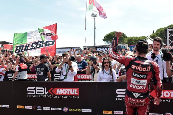 Superbike, Bulega è pronto a volare in MotoGp ma prima scriverà un ...