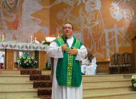 Cesena, “grazie a tutti”: l’applauso dei fedeli in chiesa per il ...