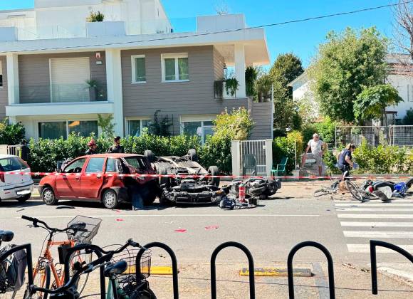 Cesenatico, paurosa carambola a ridosso del mercato: perde il controllo ...