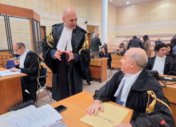 Rimini, delitto di Pierina, si torna in aula: Valeria e il vicino di ...