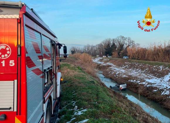 Gatteo, incidente: l’auto si ribalta e finisce nel fiume