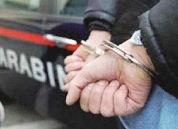 Si invaghisce di una ragazza di Cesenatico e le fa irruzione in casa ... Si invaghisce di una ragazza di Cesenatico e le fa irruzione in casa ...