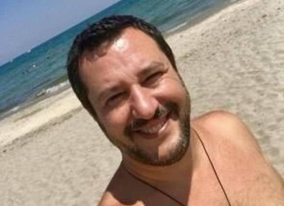 Milano Marittima: Salvini in spiaggia a "Un giorno da pecora"