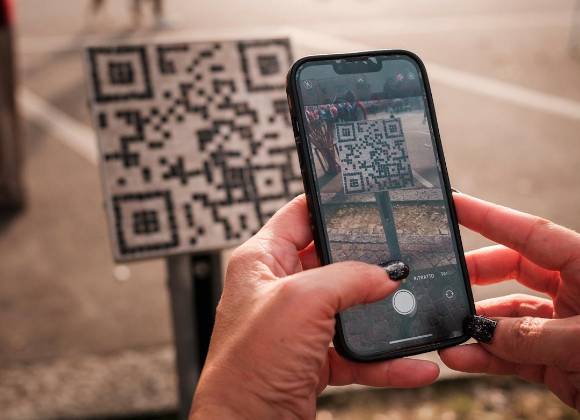 Alfonsine, Qr code in mosaico dislocati in strade e piazze raccontano ...