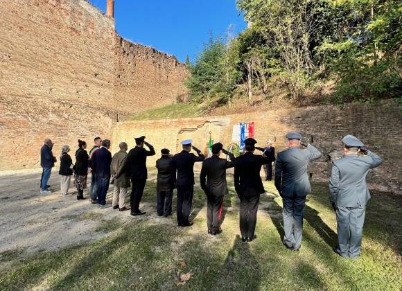 Corone di alloro e messa: Cesenatico celebra il 78° anniversario della ...