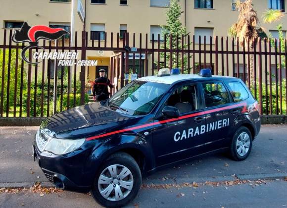 Forlì, donna 70enne cosparge più volte delle sue feci l’auto dell’ex ...