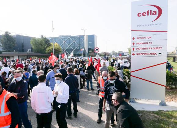 Imola, Cefla nuovo sciopero dei lavoratori della coop VIDEO