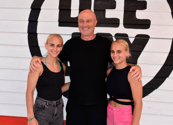 Riccione, il rapper Il Tre e le campionesse di ginnastica Alice e Asia ...