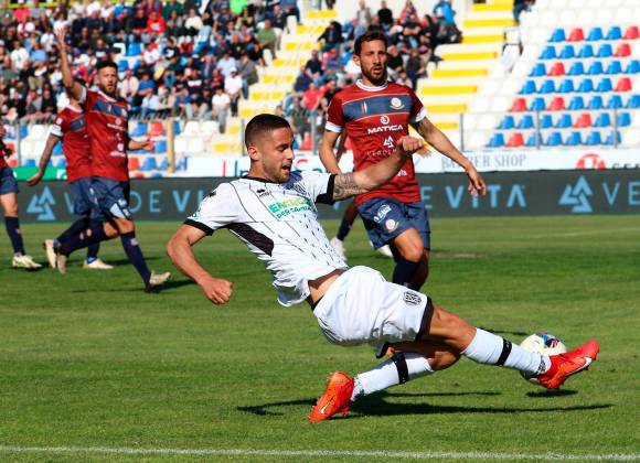 Il Cesena, l’omaggio di Sassari e la lezione di Mario Manzo