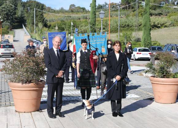 Al cimitero di Cesena cornamusa per il funerale diplomatico