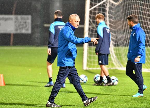 Calcio, giovedì San Marino-Irlanda del Nord tra debuttanti di 40 anni e ...