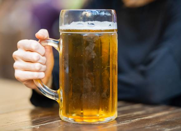 Lugo, ubriaco distrugge la vetrata del bar: per due anni non potrà più ...