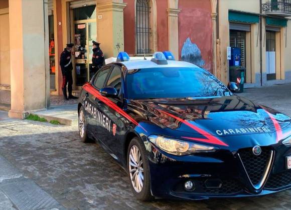 Imola, rubarono 50 armi all’armeria: una mamma con il figlio tra i ... Imola, rubarono 50 armi all’armeria: una mamma con il figlio tra i ...