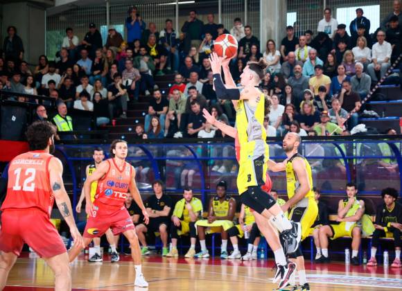 La Virtus Imola avanti con il play Luca Valentini