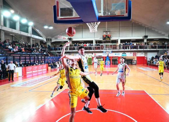 Basket B: vince la Virtus, brutto stop casalingo per l’OraSì, Andrea ... Basket B: vince la Virtus, brutto stop casalingo per l’OraSì, Andrea ...