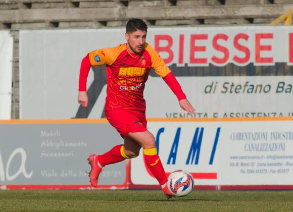 Calcio serie D, il Ravenna piega la Sammaurese, sconfitte Imolese e ... Calcio serie D, il Ravenna piega la Sammaurese, sconfitte Imolese e ...