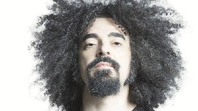 Essere se stessi è la scelta migliore. Il geniale Caparezza ti fa stare ...