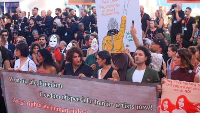 La regista iraniana che vive a Imola: «Il mio popolo lotta per il ...