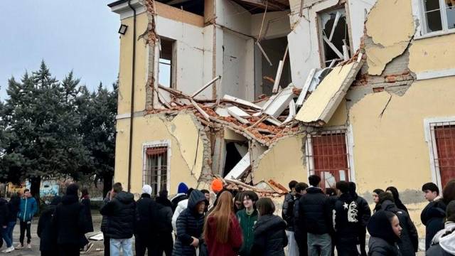Cesena, scuola semi distrutta dal terremoto ma è tutto falso: creata ...