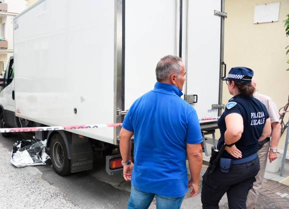 Bellaria, incidente: muore travolta dal camion in retromarcia VIDEO GALLERY