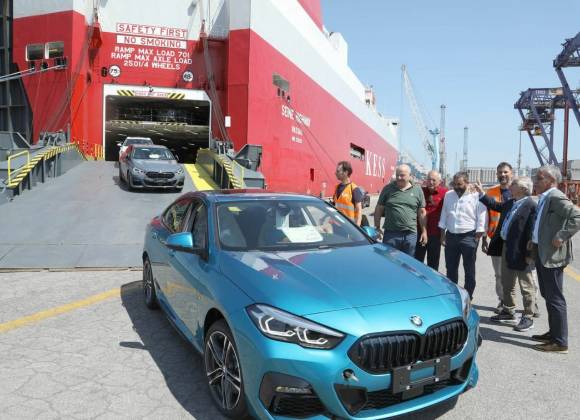 In arrivo al porto di Ravenna 3.000 Bmw dirette in Cina