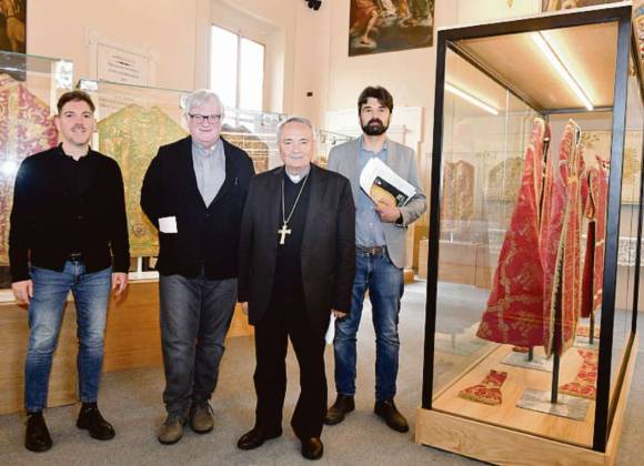 Forlì, gli abiti religiosi diventano moda