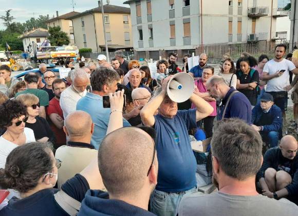 Faenza, spalano il fango e nella buca della posta arriva la Tari. Il ...