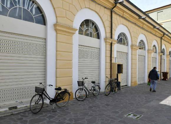 Forlì. Mercato delle erbe: locali chiusi e pochi parcheggi