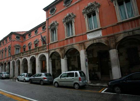 Cesena, servizi per stranieri e senzatetto spostati a Palazzo Guidi