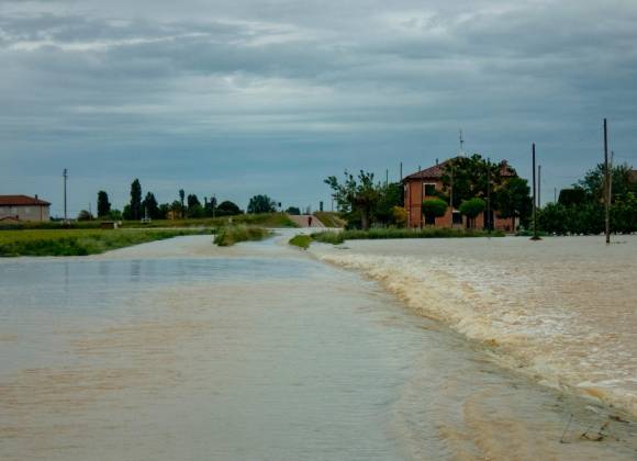 Imola, da Figliuolo oltre 10 milioni di euro per i danni dall’alluvione ... Imola, da Figliuolo oltre 10 milioni di euro per i danni dall’alluvione ...