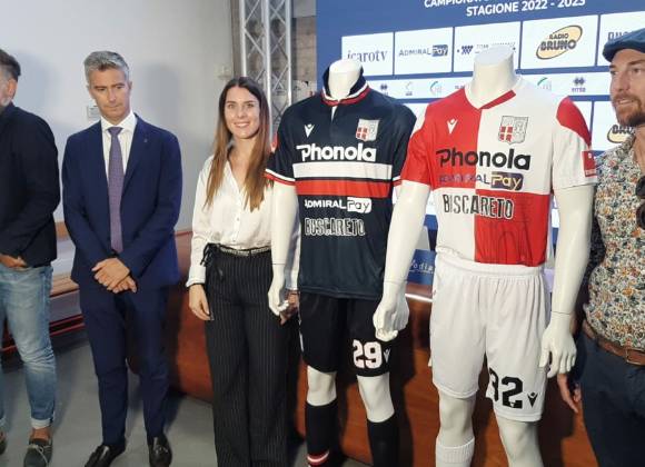Calcio C, il Rimini presenta la nuova maglia: uno sponsor è "targato ...