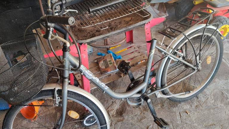 Rubano in una abitazione a 600 metri da dove vivono: ladri smascherati ...