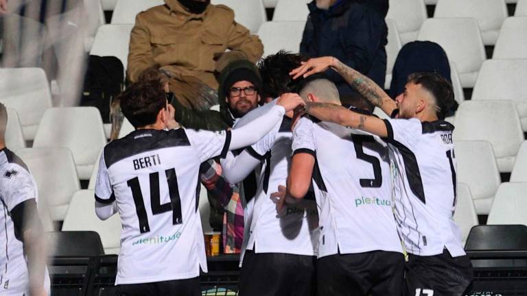 Calcio C, il Cesena esce dallo stadio e va a festeggiare con i suoi ...
