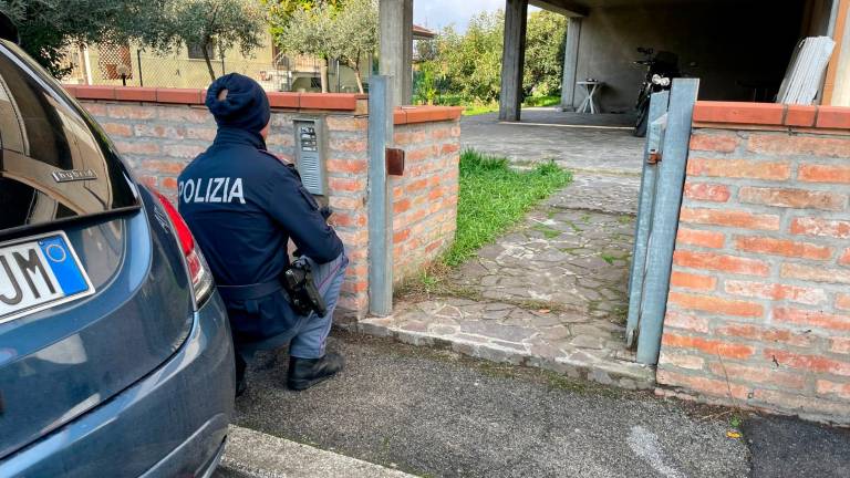 Rubano in una abitazione a 600 metri da dove vivono: ladri smascherati ...