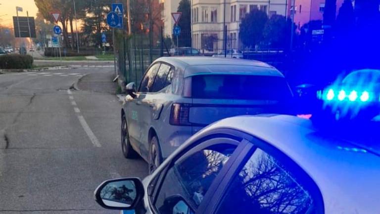 Imola, guida auto in car sharing senza patente e inventa un’emergenza ...