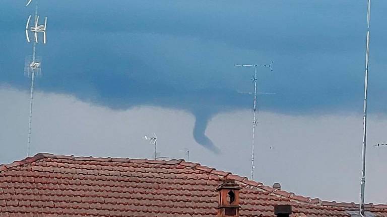 Ravenna, la mattina inizia con piogge intense e funnel sulla costa nord