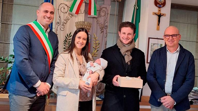 Bellaria, il benvenuto a Simone, il primo nato del 2025