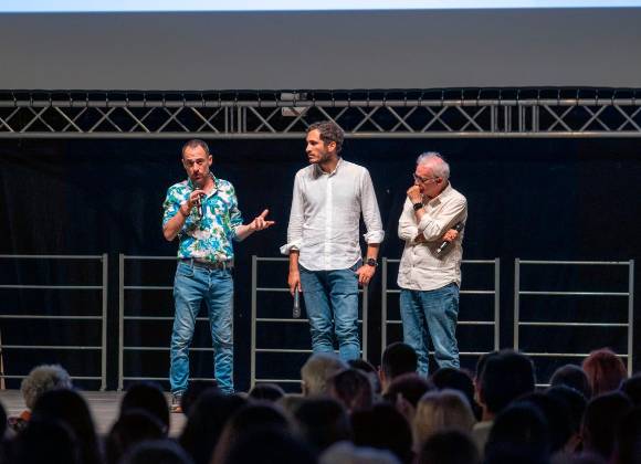 Bagno di folla per Elio Germano a Cesena per Piazze di Cinema: “Bello ...