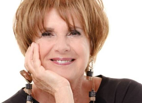 Lella Costa stasera al "Buon vivere" con "Invictae"