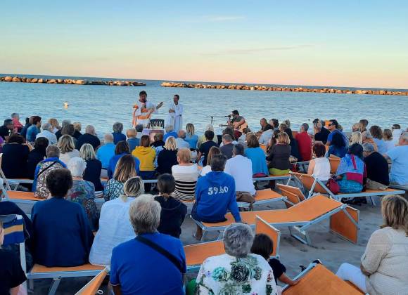 A Rimini l’evangelizzazione in infradito. Don Marco e le messe all’alba ...